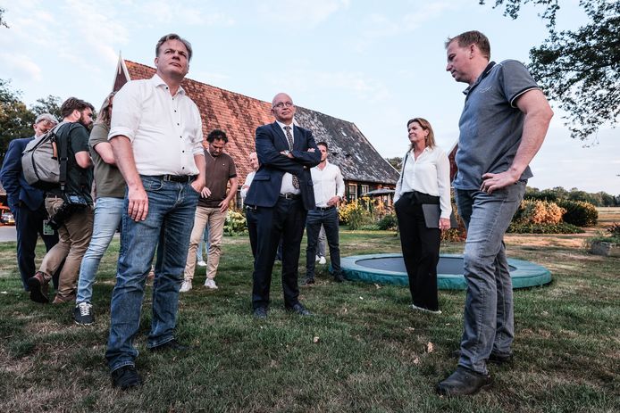 Grensboer Rudi en de ministers proberen elkaar te vinden: ‘De Duitsers ...