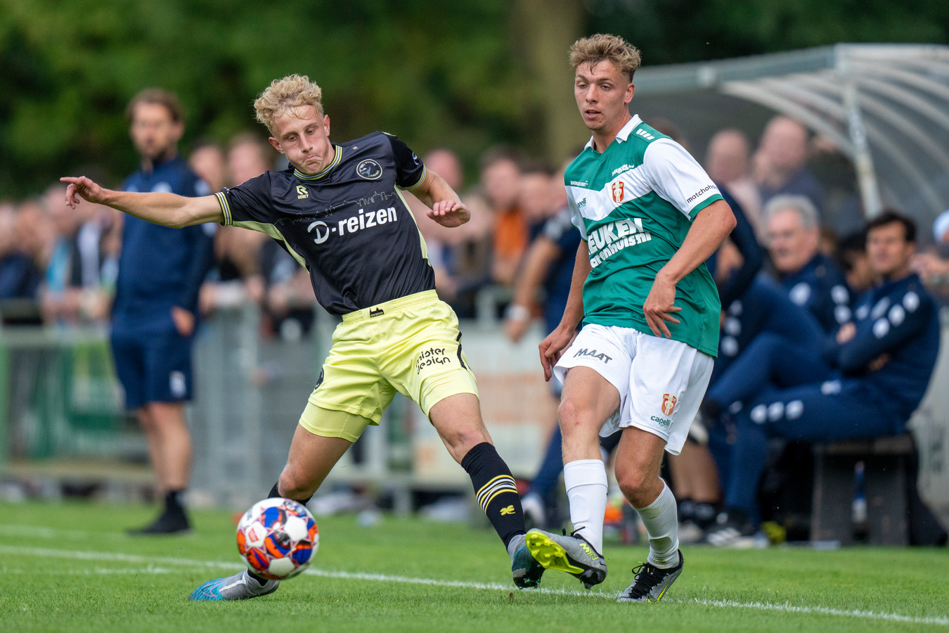 FC Den Bosch speelt eindelijk voor publiek, maar laat zich in slotfase ...