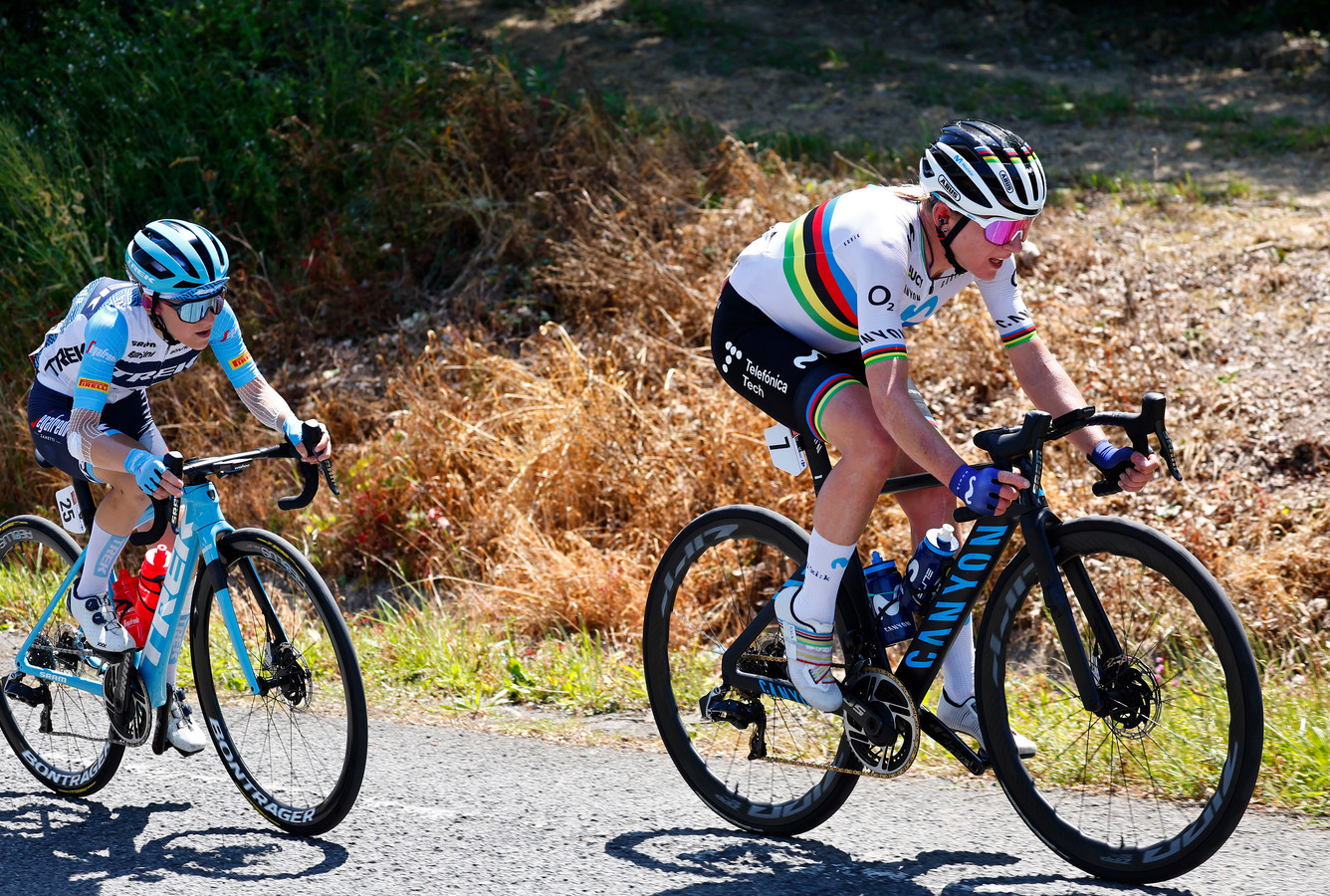 Slapstick op podium in Vuelta: ‘winnares’ Annemiek van Vleuten ...