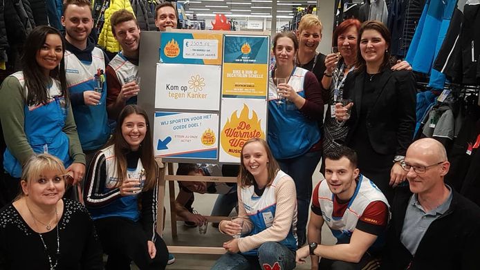 Decathlon zamelt 2.309 euro in voor ‘Warmste Week’ | Schelle | hln.be