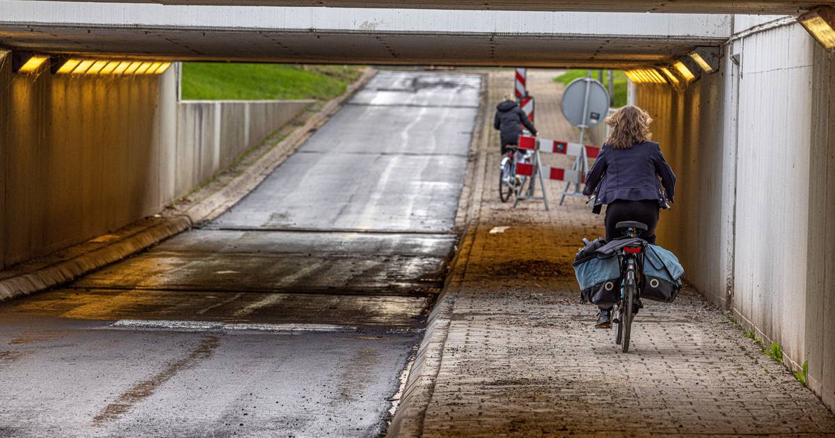 Nieuw asfalt voor fietsstroken Hortensiastraat veroorzaakt komende ...