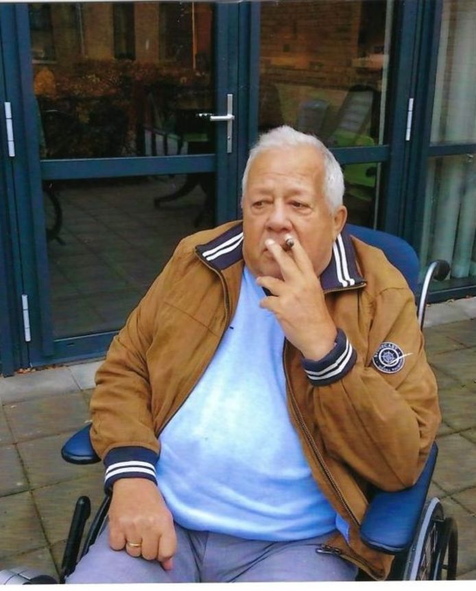 Kees (1942-2022) voelde zich een echte oliesjeik en rookte rustig een ...