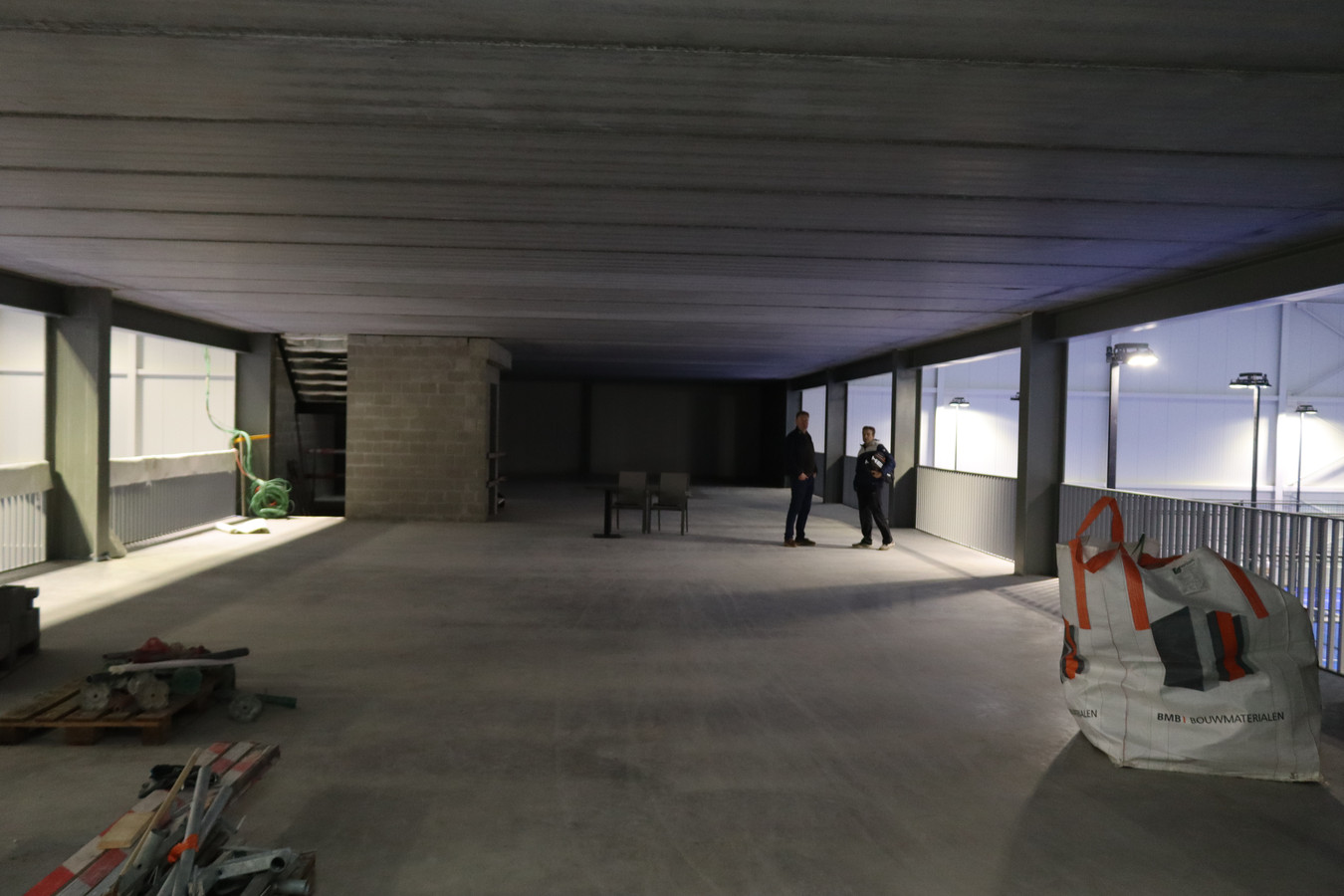 Gloednieuw indoor padel- en tenniscomplex opent de deuren: “Spelen in ...