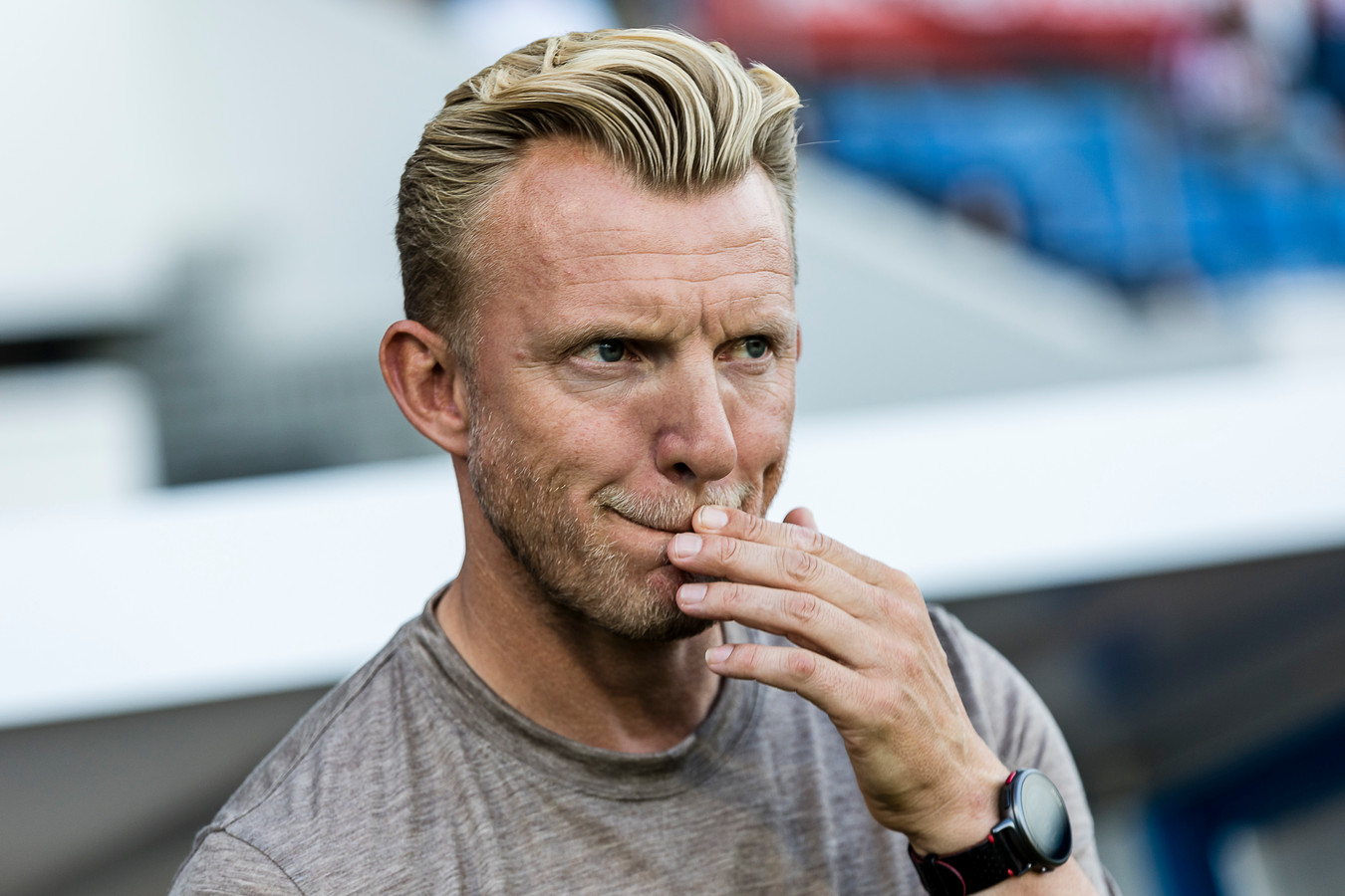 ADO-supporters halen op trainingscomplex verhaal bij Dirk Kuyt na ...