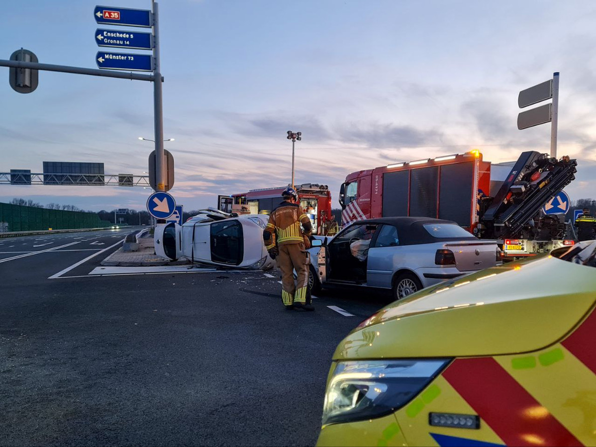 Zwaar ongeval nabij Grolsch in Enschede: twee personen naar het ziekenhuis | Foto | tubantia.nl
