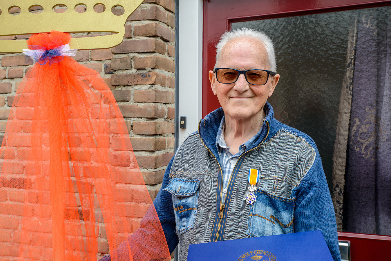 Lintjesregen in Someren flinke plensbui: dertien lintjes uitgereikt ...