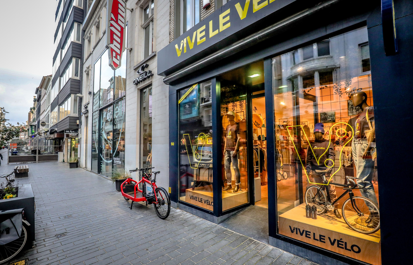 IN BEELD. Vive le Vélo opent nieuwe winkel in Oostende | Foto | hln.be