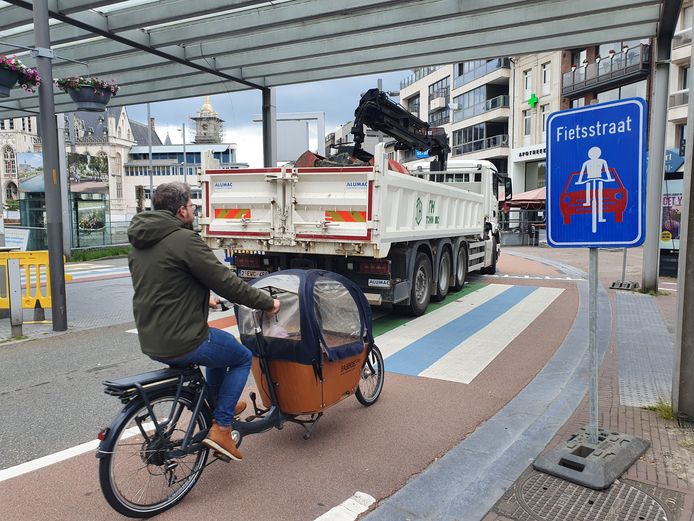 Grote Markt (klein beetje) fietsstraat: “Om conflicten tussen ...