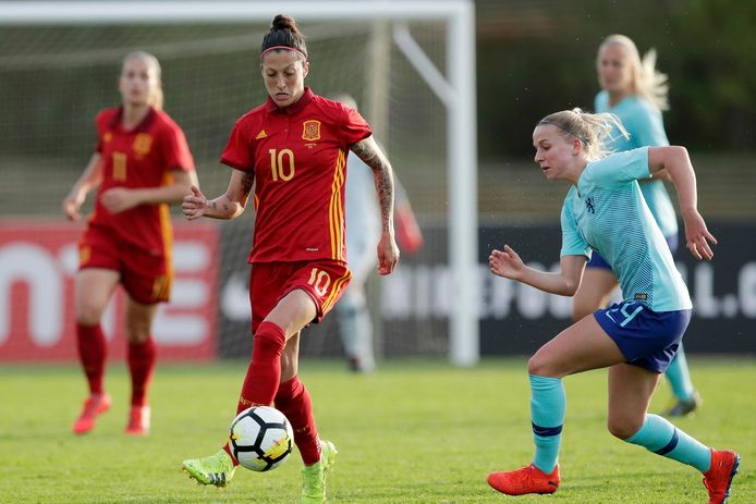 Leeuwinnen krijgen bij opening Algarve Cup tik van Spanje | Voetbal ...