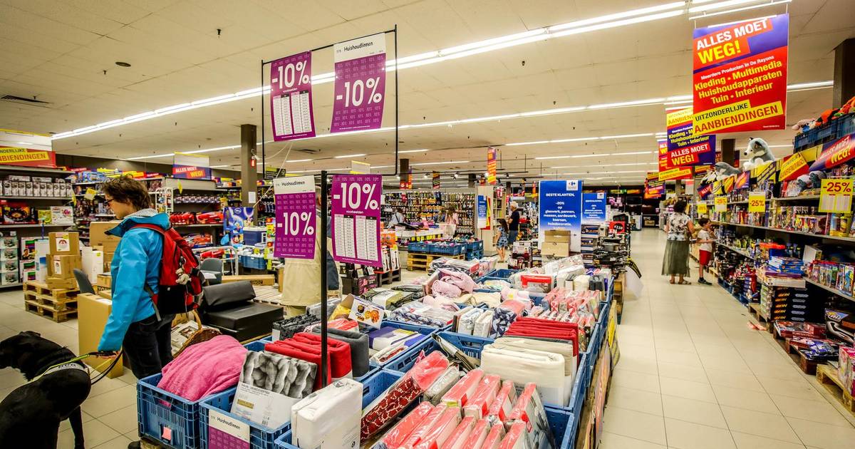 Hypermarkt Carrefour is zo meteen gewone supermarkt, maar eerst ...