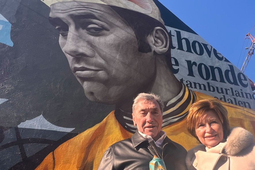 Muurschildering eert Eddy Merckx in geboortedorp Kiezegem: “Hopelijk ...