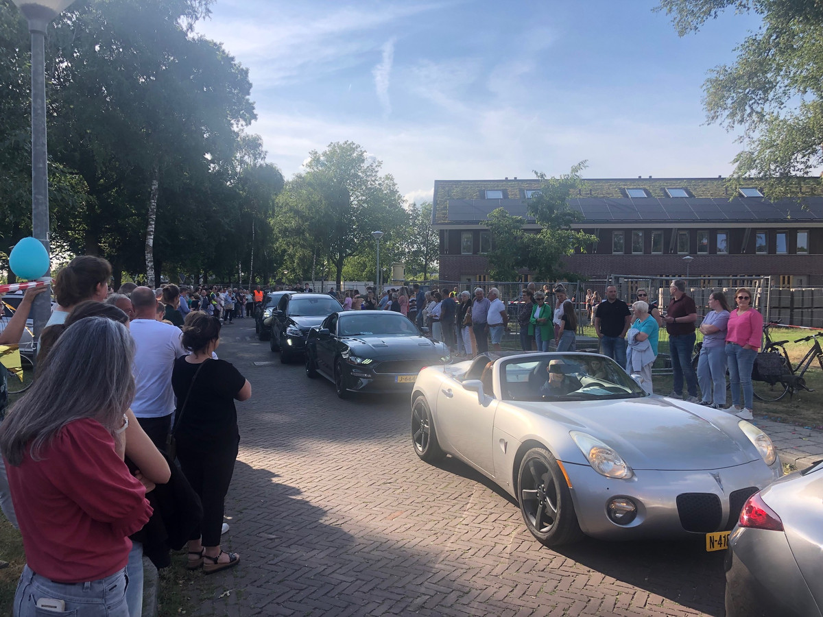 De Bogerd geniet van vrolijke vmbo-galastoet van het Udens College ...