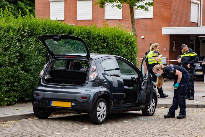 Geparkeerde auto beschoten in Deventer: buurtbewoners linken knallen ...