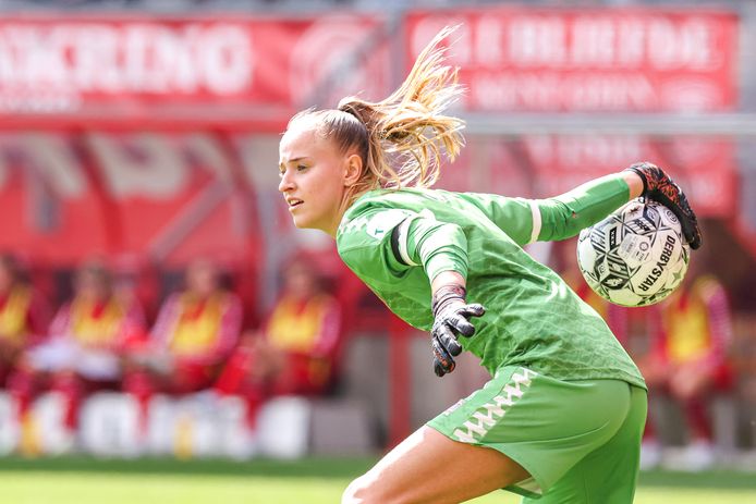 Daphne van Domselaar rond met nieuwe club: ‘Kwestie van tekenen en ...