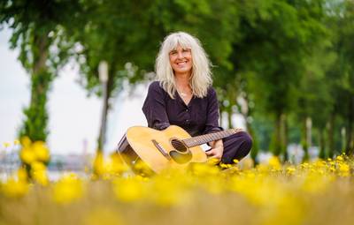 Voormalig popartiest Charlie Dée geeft haar leven met andere muziek een ...