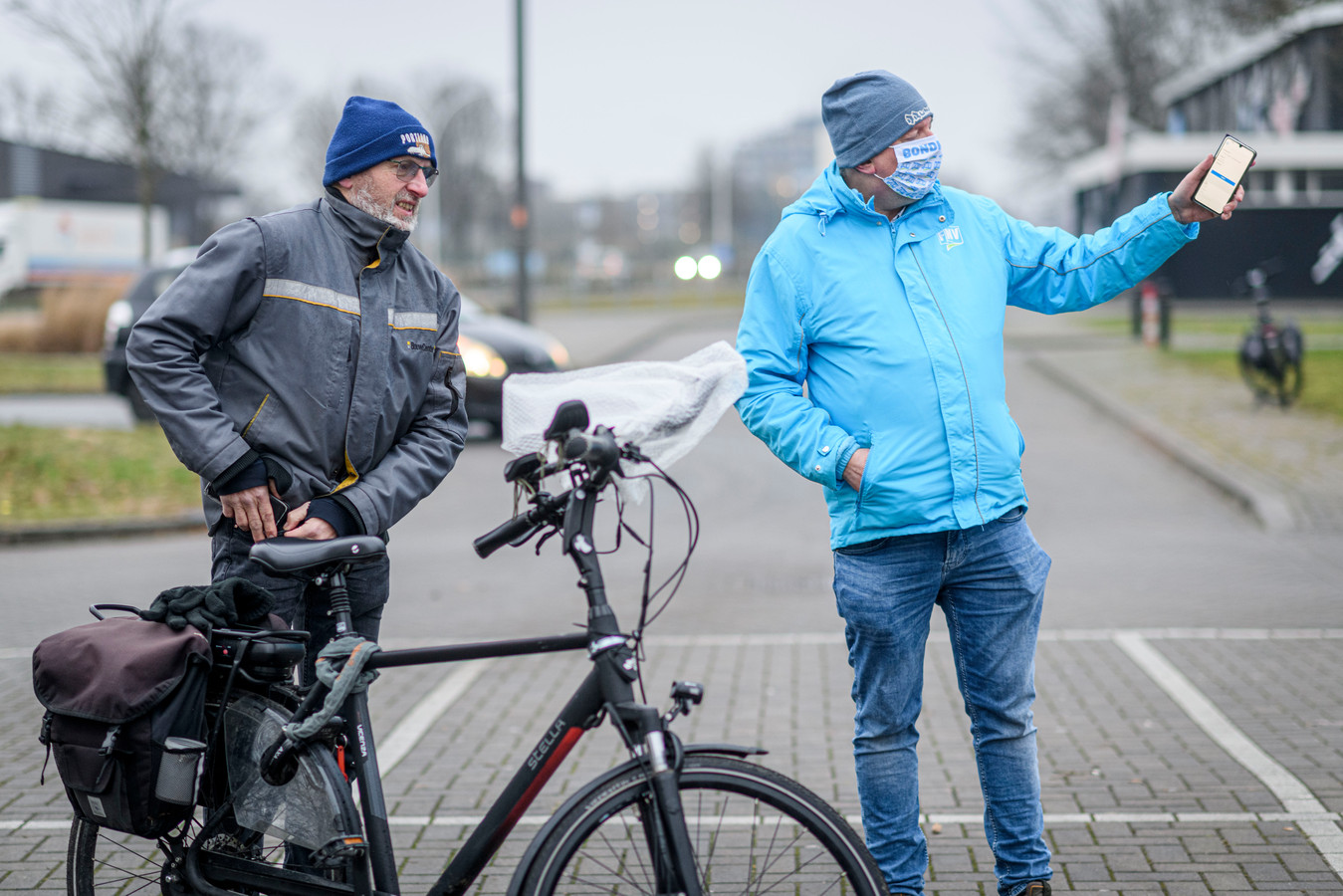 Staking om cao kleinmetaal in Hengelo: ‘Bizar dat we hier moeten staan ...