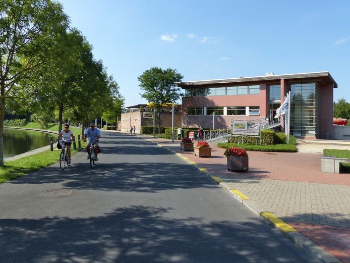 Stad zoekt nieuwe uitbater voor brasserie Badhuis | Menen | hln.be