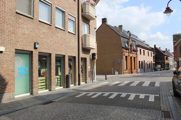 Centrum Aalter krijgt verzinkbare palen om verkeer te bannen bij ...