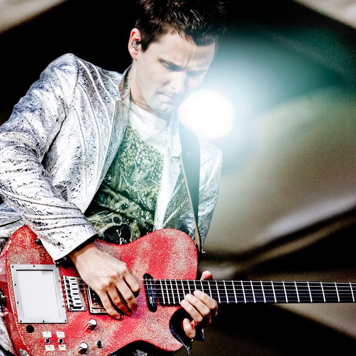 Oud-Markeloër Hans-Peter reist als huisfotograaf van Muse de wereld ...