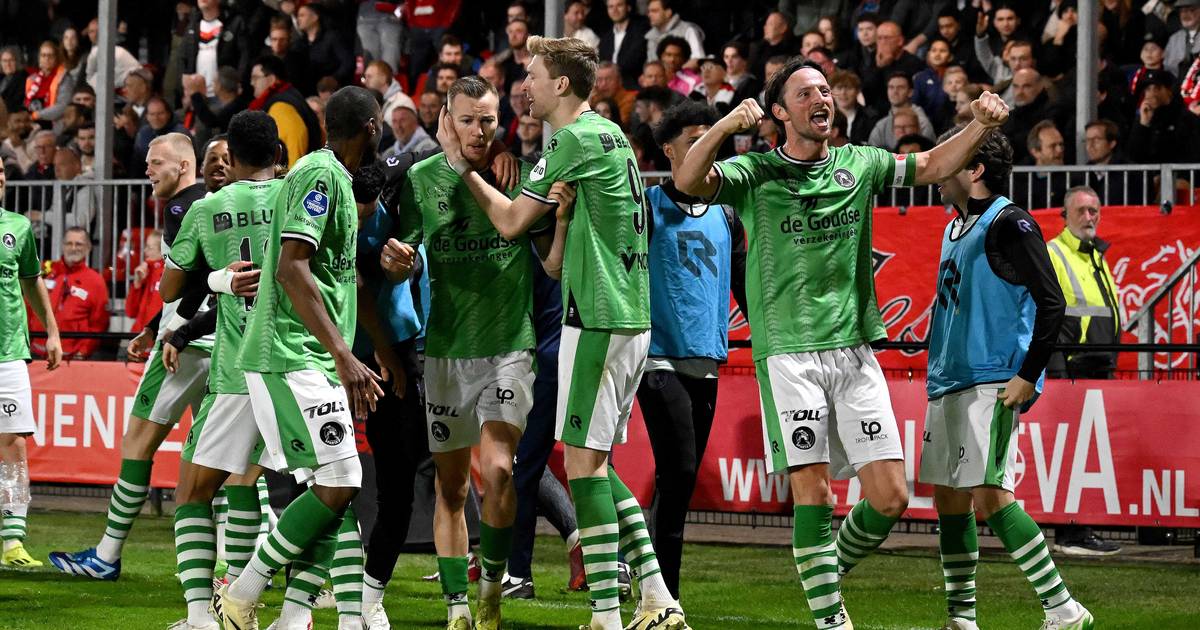 Sparta houdt zicht op play-offs na knotsgekke slotfase in Almere ...