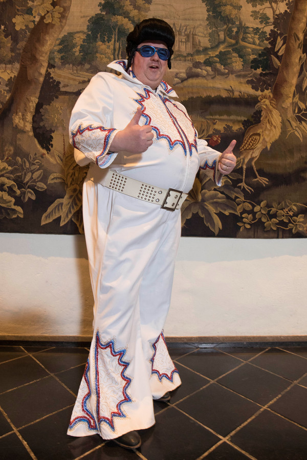 Burgemeester Bruls staat bekend om zijn uitbundige carnavalsoutfits ...