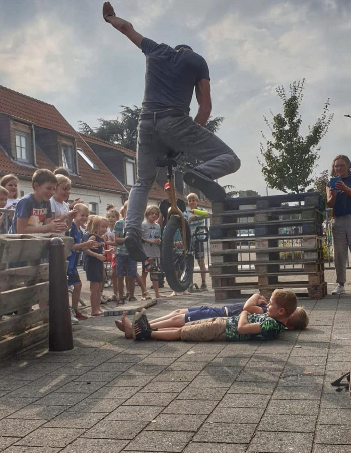 We hebben na Evenepoel nog een wereldkampioen op de fiets... Tim Desmet ...