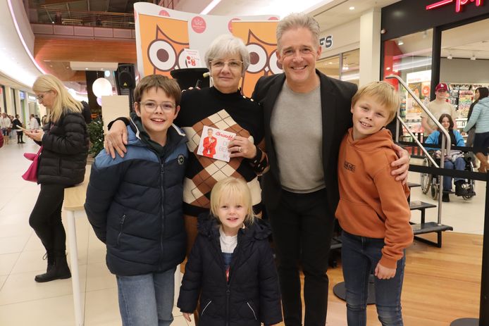 Christoff signeert nieuw album en gaat op foto met fans: “Laatste ...