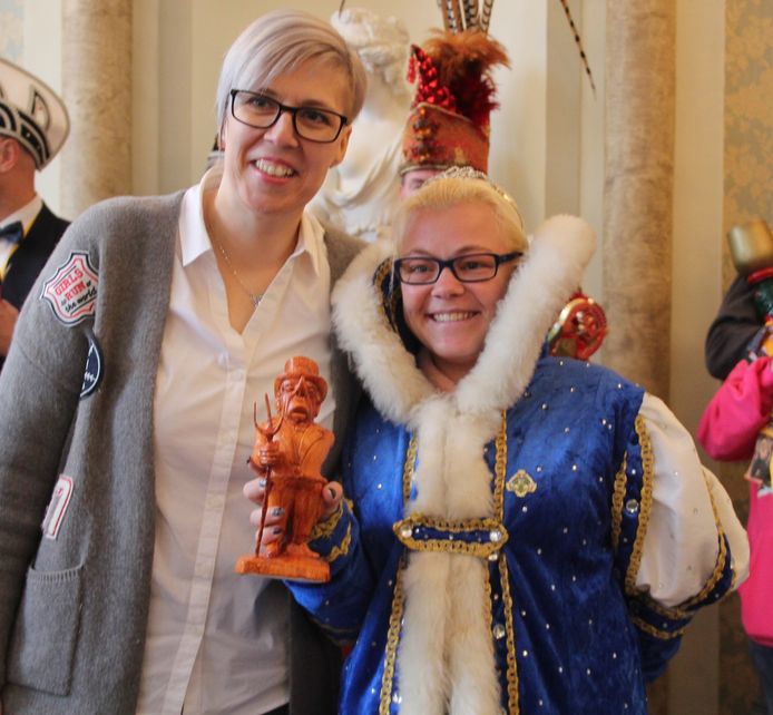 Houten Boerke voor carnavalskeizerin Kelly Mertens | Lede | hln.be