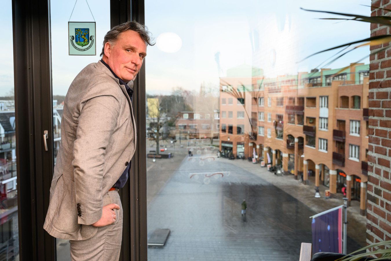 Burgemeester Hellendoorn én gezin bedreigd, stichting die tegen azc is ...