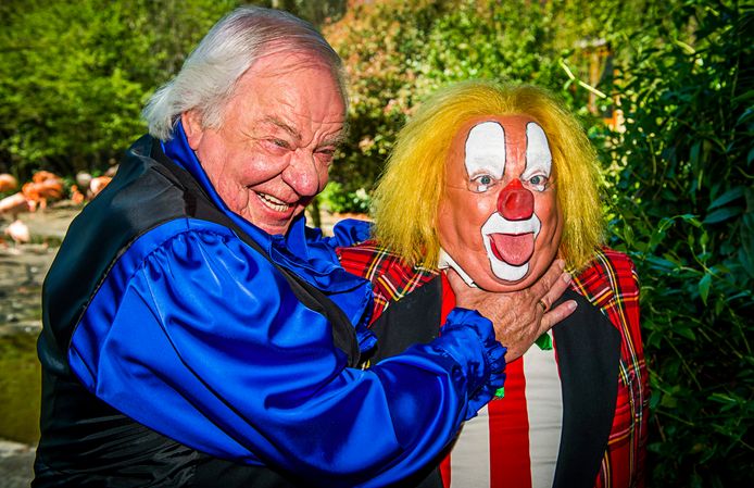 ‘Geveilde Bassie en Adriaan-auto is nep’ | Auto | AD.nl
