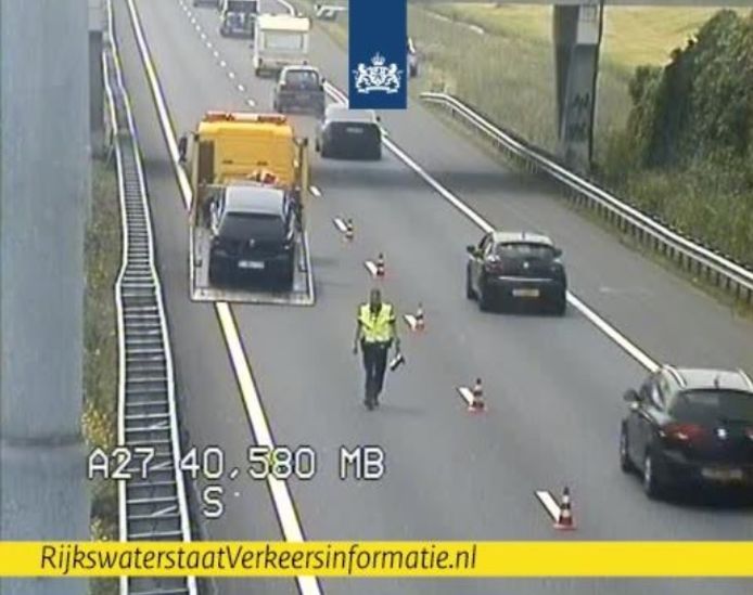 Vertraging op A27 door ongeluk bij knooppunt Gorinchem | Rivierenland | AD.nl