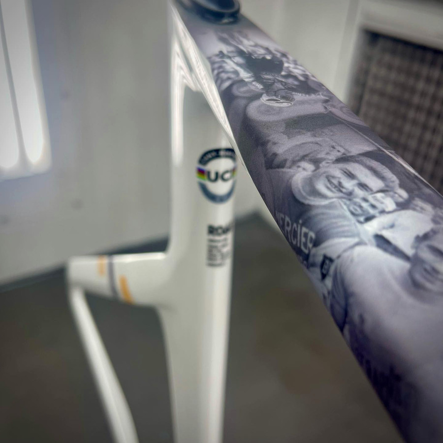 “Merci Poupou”: hommage aan opa Poulidor op fiets Mathieu van der Poel ...