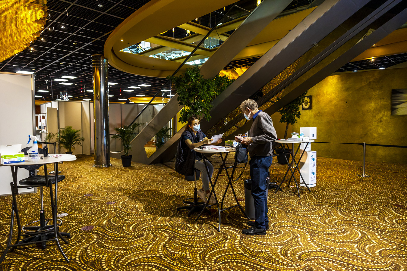 Van gokpaleis naar prikpraktijk: in dit oude casino kun je je nu laten ...