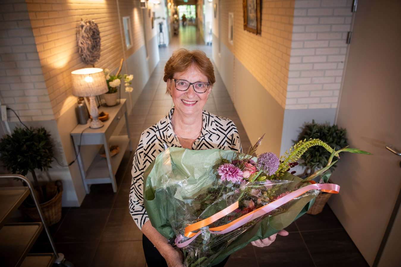 Rianne uit Apeldoorn werkt na haar pensioen gewoon door: ‘Wat moet ik ...