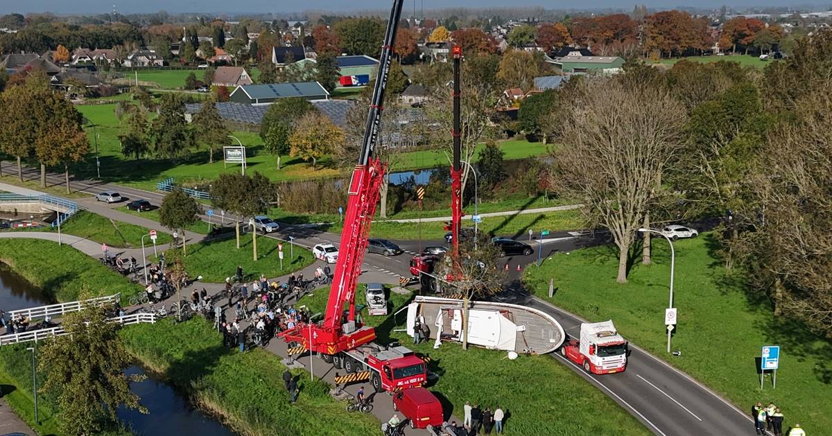 Boot Valt Van Trailer In De Berm In Ijsselmuiden Kampen Destentor Nl