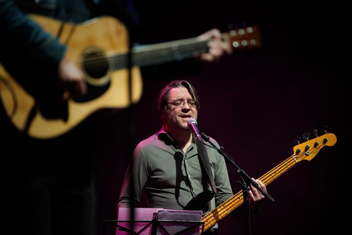 Reyer Zwart, muzikaal steunpilaar van grote namen, speelt altijd ‘in ...