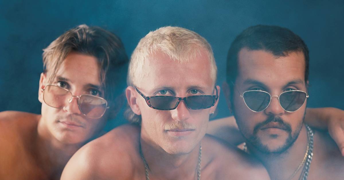 Rapper Jebroer moet gemis aan vreugdevuren een beetje goed maken en ...