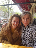 Veel oud-leerlingen wijzen Yvonne (1952-2023) aan als hun favo juf ...