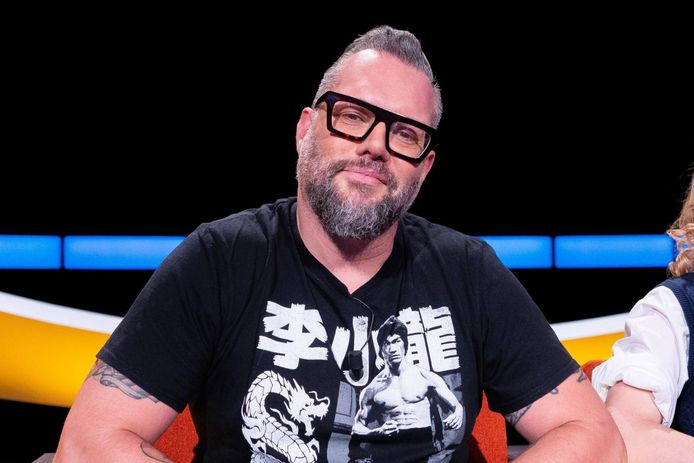 Onsportieve Alex Agnew bleef lang weg uit ‘De slimste mens ter wereld ...