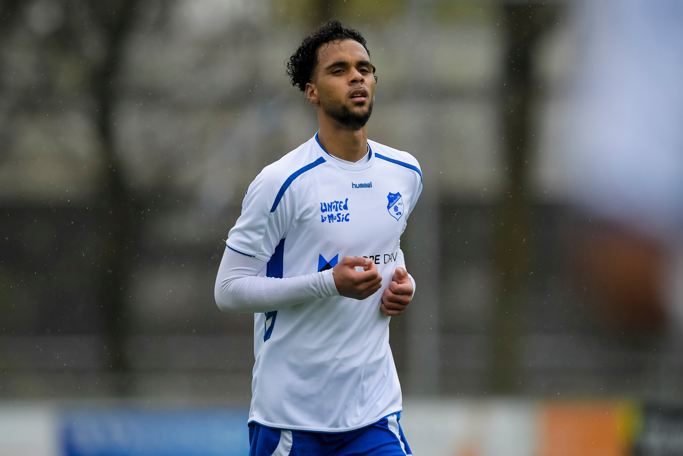 Jamiro (Sliedrecht) klopt broer Denzel Libretto (SVW) in bizar slecht ...