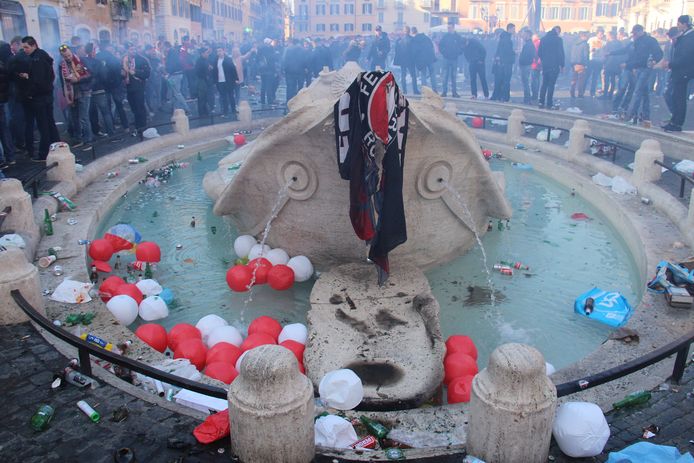 Rome is Feyenoords rellen rond fontein nog niet vergeten | Buitenland ...