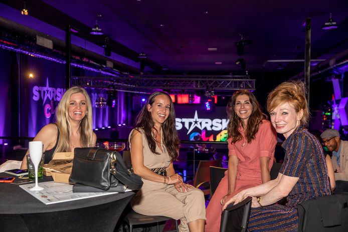 IN BEELD. BV's openen Starsky Club | Showbizz | hln.be