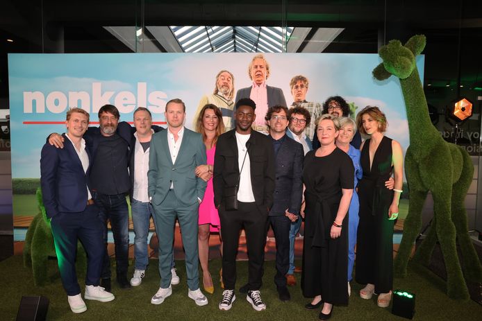 IN BEELD. Première van Streamz-reeks ‘Nonkels’ herenigt de cast van ...