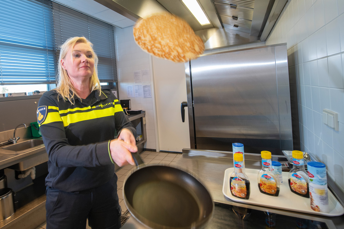 Een pannenkoek eten bij de politie in Apeldoorn: ’We zoeken contact met ...