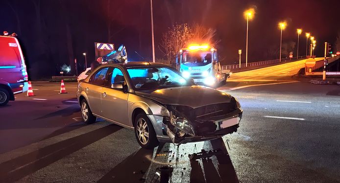 Alcoholslot voor man die onder invloed ongeval veroorzaakt op kruispunt ...