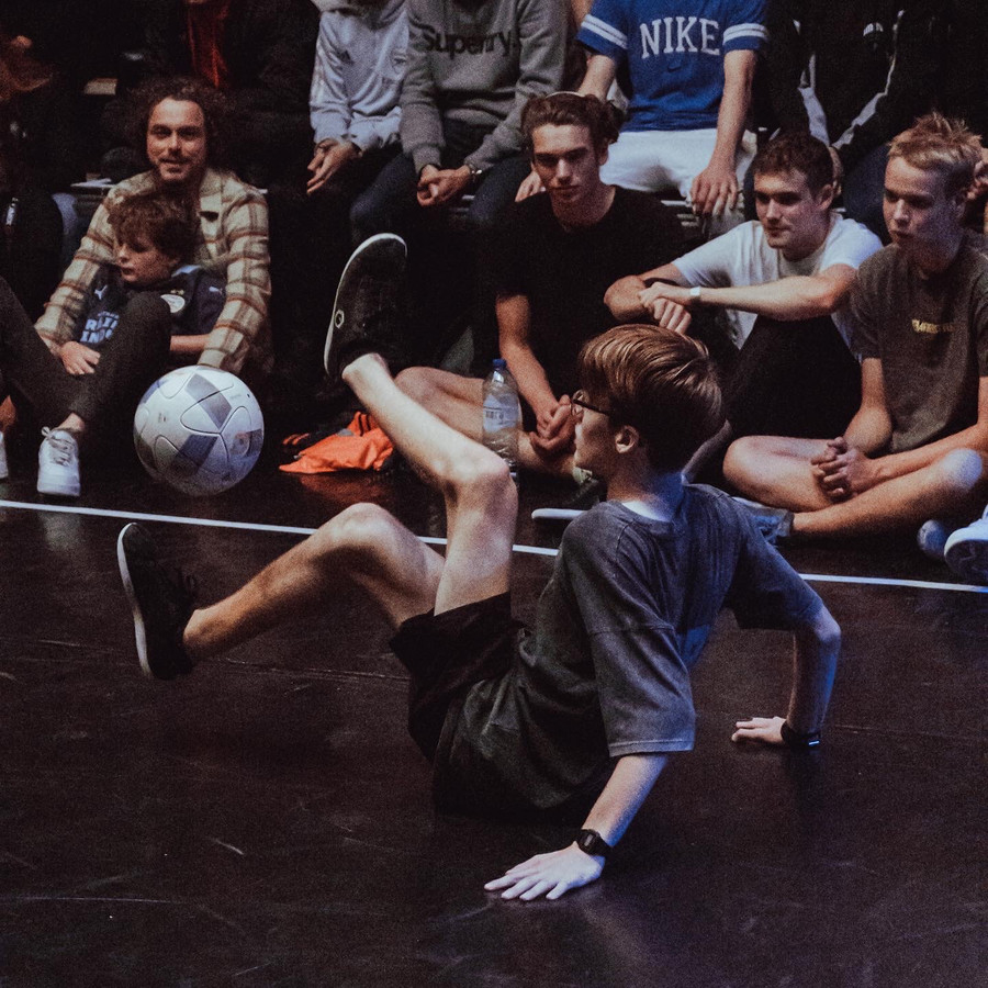 Jonathan (15) uit Oud Gastel is wereldkampioen freestyle voetbal: ‘Díé ...