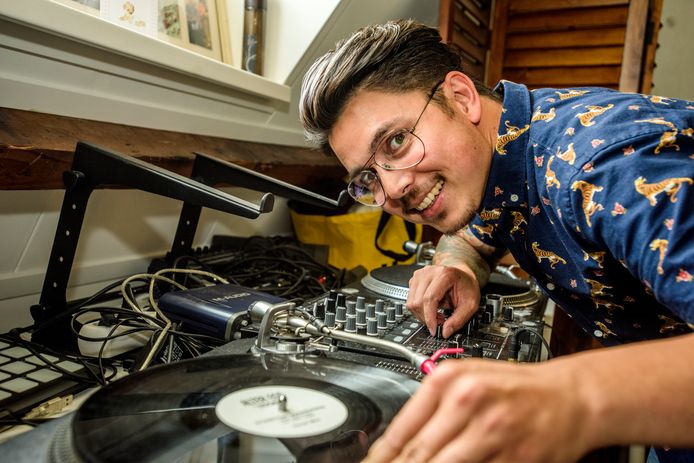 DJ Chimp draait in Liempde: 'Dansen en glijden op schuifplaatjes ...