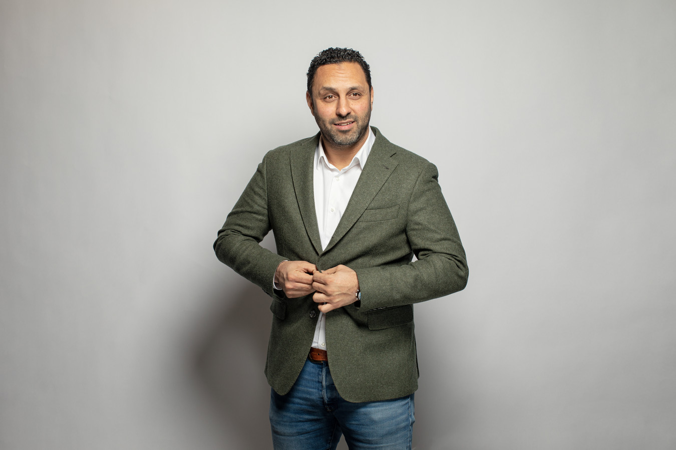 Om En Politie Advocaat Khalid Kasem Lekte Informatie Naar Organisatie