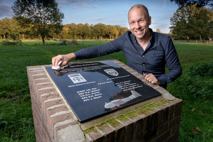 Door het oorlogsuniform van opa raakte Boxtelaar Roel Manders verslaafd ...