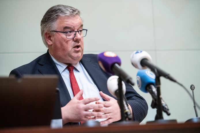 Bruls: ‘Worden spannende weken’, oproep aan winkels om zich beter aan ...